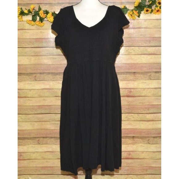 torrid | Dresses | Torrid Plus 4x Black Fit N Flare Smocked Short ...